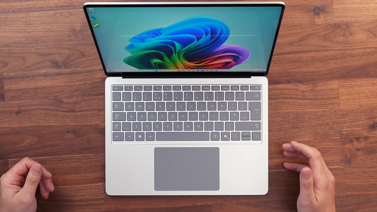 Đánh giá Surface Laptop 7: MacBook Air đã có khắc tinh mới